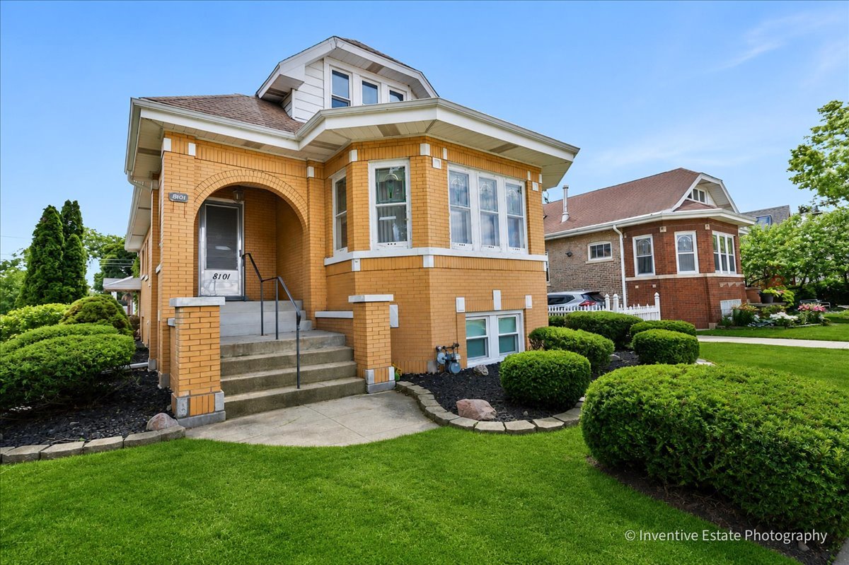 8101 White Avenue, Lyons, IL 60534 | MLS #MRD12682229
